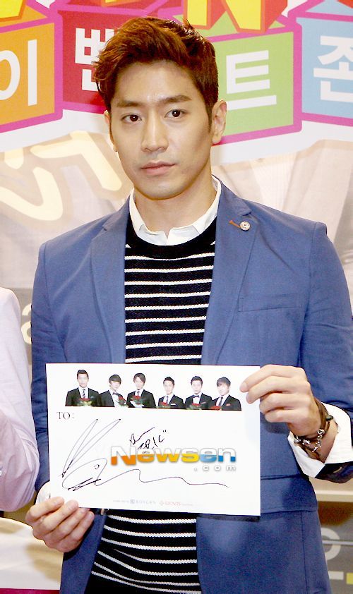 [Shinhwa] [新聞] 130421 神話成員申彗星、李玟雨、 Eric 20日下午出席了代言服裝 ROYGEN 的簽名會 - 橙色Shinhⓦⓐⓝ~君ღ金烔完神話 - udn部落格